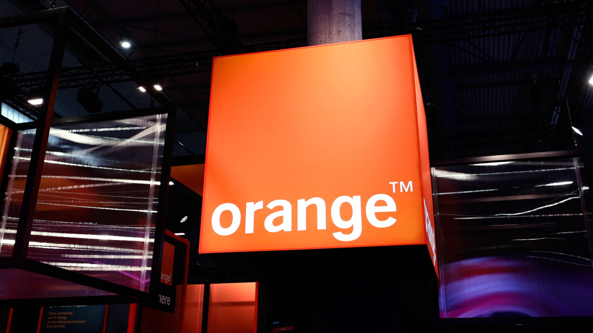Orange, Meta et OpenAI : un projet pour intégrer les langues africaines ...